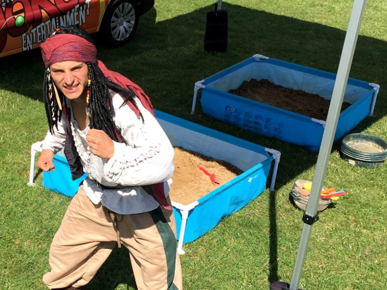 Pirate Gold Digging-Partisipation Activity-The Joker Entertainment